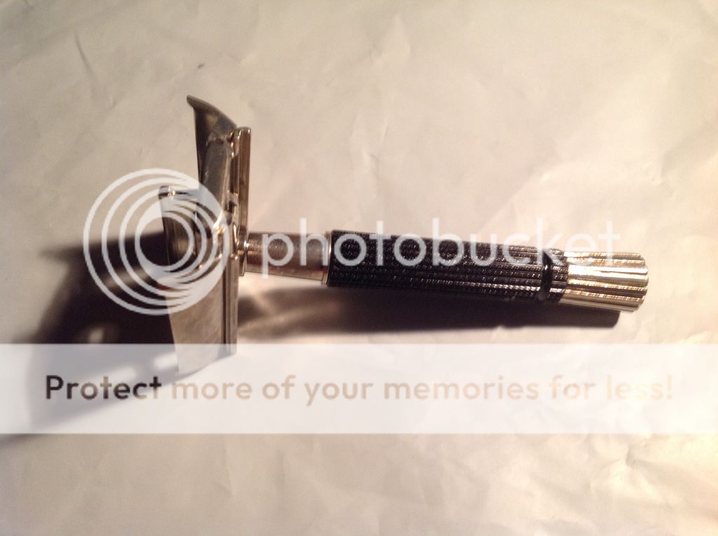 My Dad gave me his old razor! | TheShaveDen